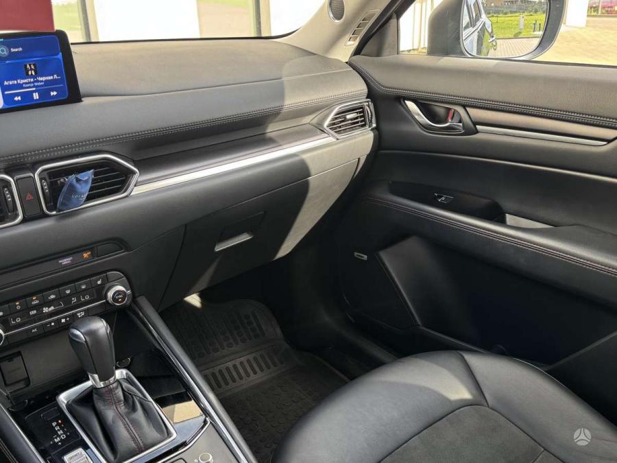 Black Mazda CX-5 2021 in Vilnius, with an engine capacity of 2.49 L and mileage of 90 thousand km for 25500 €, photo 25 on AUTOMOTO.COM.LV