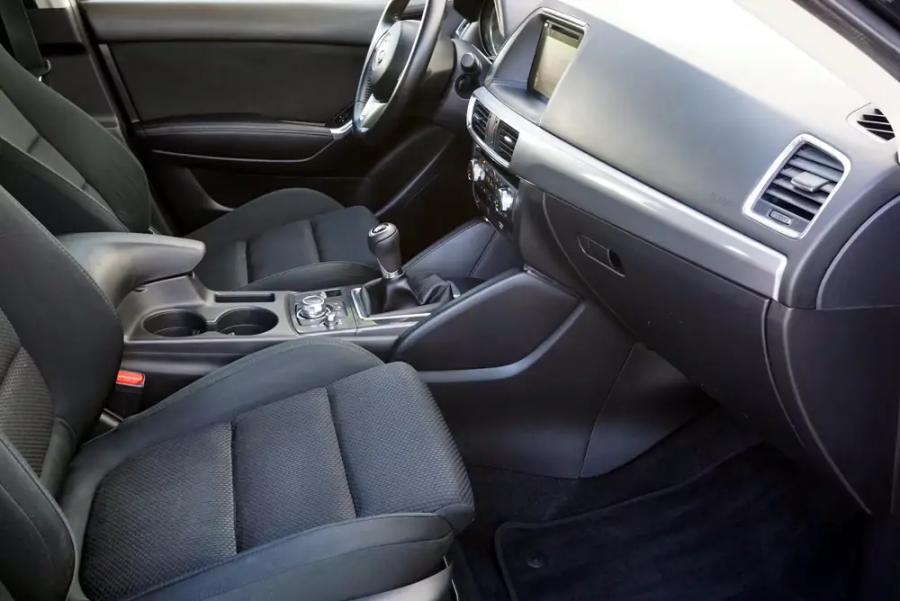 Blue Mazda CX-5 2015 in Riga, with an engine capacity of 2.20 L and mileage of 165 thousand km for 7500 €, photo 15 on AUTOMOTO.COM.LV