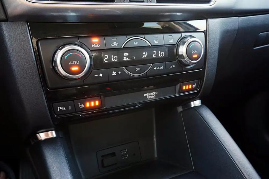 Blue Mazda CX-5 2015 in Riga, with an engine capacity of 2.20 L and mileage of 165 thousand km for 7500 €, photo 24 on AUTOMOTO.COM.LV