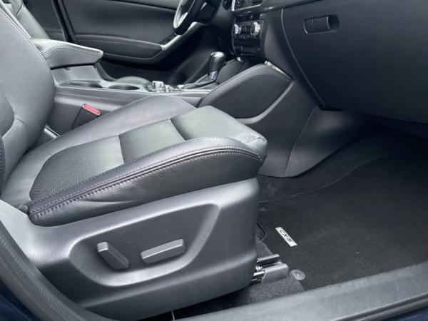 Zils Mazda CX-5 2016 Rīga, ar dzinēja tilpumu 2.20 L un nobraukumu 215 tūkst. km par 12450 €, foto 7 vietnē AUTOMOTO.COM.LV