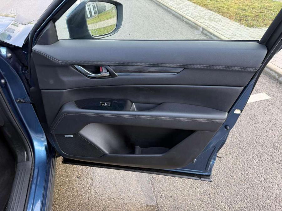 Zils Mazda CX-5 2018 Marijampole, ar dzinēja tilpumu 2.19 L un nobraukumu 320 tūkst. km par 9500 €, foto 16 vietnē AUTOMOTO.COM.LV