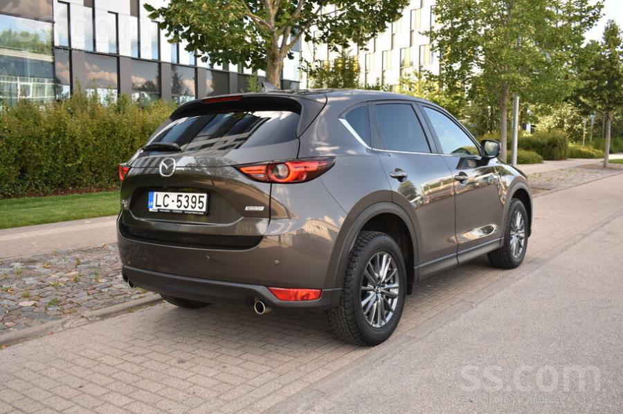 Brown Mazda CX-5 2018 in Riga, with an engine capacity of 2.00 L and mileage of 121 thousand km for 16700 €, photo 3 on AUTOMOTO.COM.LV