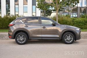 Brown Mazda CX-5 2018 in Riga, with an engine capacity of 2.00 L and mileage of 121 thousand km for 16700 €, photo 4 on AUTOMOTO.COM.LV