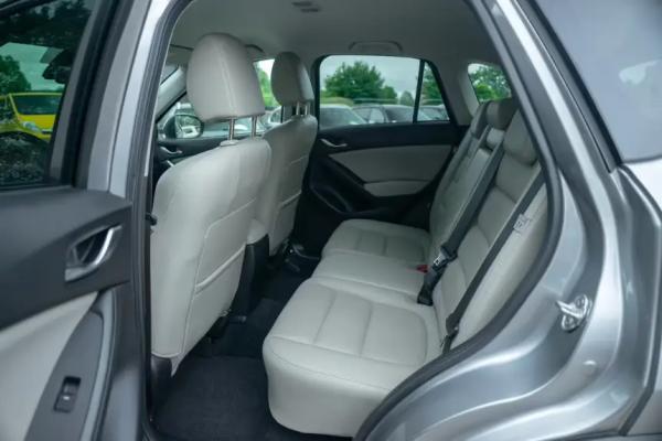 Pelēks Mazda CX-5 2014 Liepāja, ar dzinēja tilpumu 2.20 L un nobraukumu 192 tūkst. km par 11450 €, foto 9 vietnē AUTOMOTO.COM.LV
