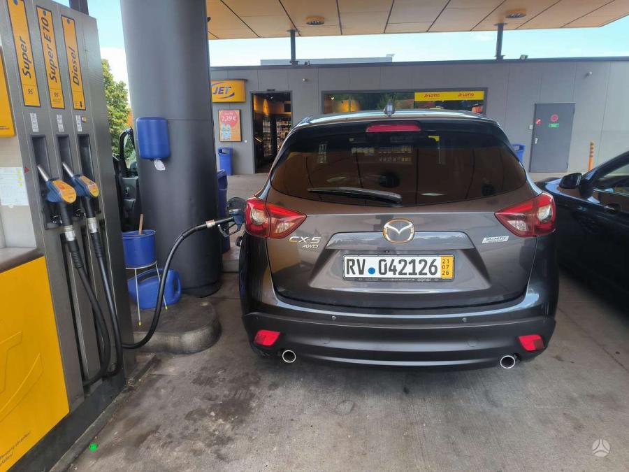 Pelēks Mazda CX-5 2015 Tauragė, ar dzinēja tilpumu 2.19 L un nobraukumu 199 tūkst. km par 6900 €, foto 26 vietnē AUTOMOTO.COM.LV