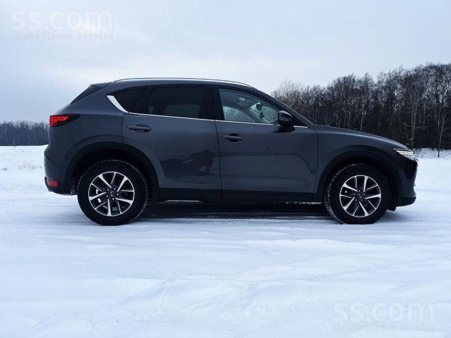 Grey Mazda CX-5 2017 in Riga, with an engine capacity of 2.20 L and mileage of 0 thousand km for 15390 €, photo 4 on AUTOMOTO.COM.LV