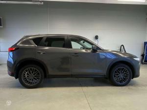 Grey Mazda CX-5 2017 in Radviliskis, with an engine capacity of 2.19 L and mileage of 202 thousand km for 13550 €, photo 7 on AUTOMOTO.COM.LV