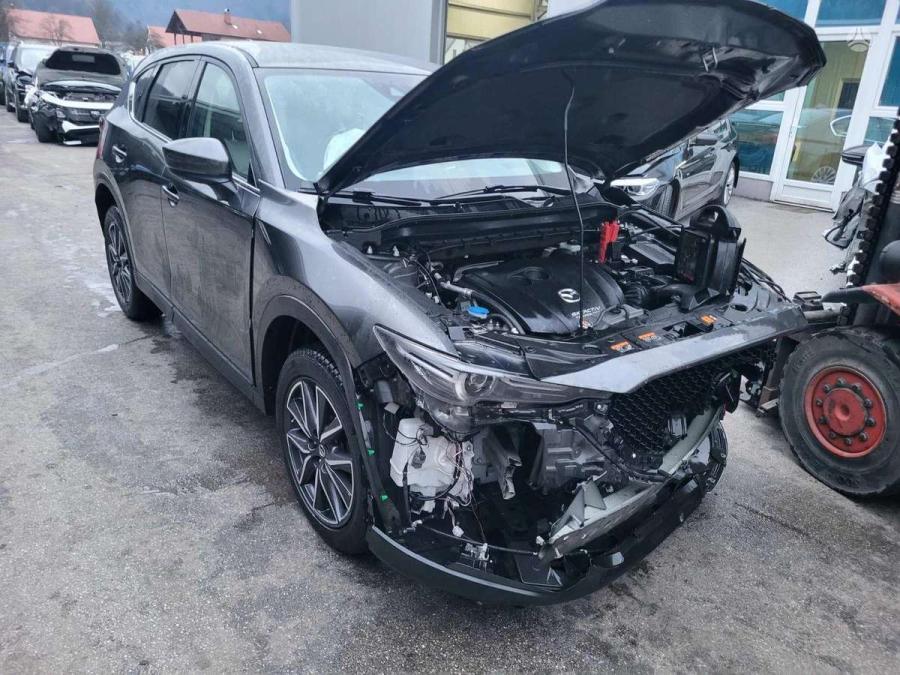 Pelēks Mazda CX-5 2018 Marijampole, ar dzinēja tilpumu 2.49 L un nobraukumu 135 tūkst. km par 8800 €, foto 1 vietnē AUTOMOTO.COM.LV