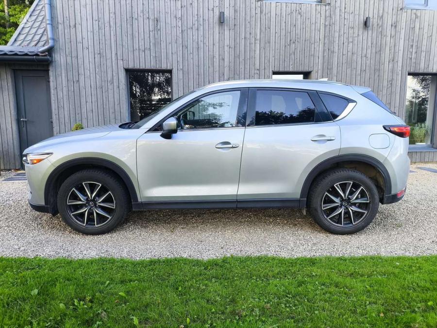 Grey Mazda CX-5 2018 in Birzai, with an engine capacity of 2.49 L and mileage of 146 thousand km for 15900 €, photo 8 on AUTOMOTO.COM.LV