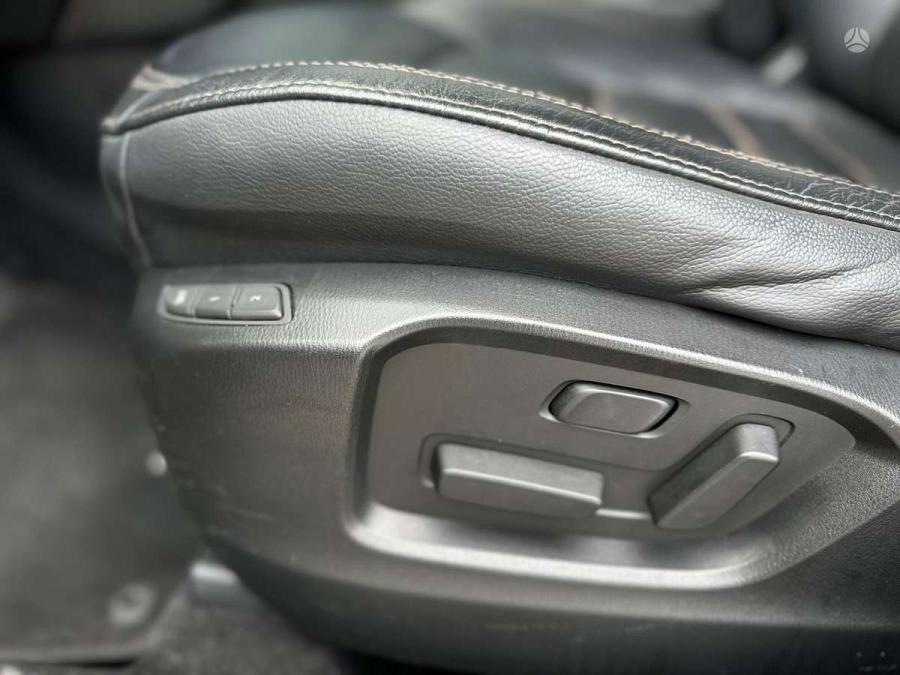 Grey Mazda CX-5 2019 in Klaipeda, with an engine capacity of 2.00 L and mileage of 230 thousand km for 14500 €, photo 13 on AUTOMOTO.COM.LV