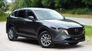 Pelēks Mazda CX-5 2023 Kretinga, ar dzinēja tilpumu 2.49 L un nobraukumu 93 tūkst. km par 22699 €, foto 3 vietnē AUTOMOTO.COM.LV