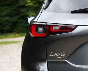 Pelēks Mazda CX-5 2023 Kretinga, ar dzinēja tilpumu 2.49 L un nobraukumu 93 tūkst. km par 22699 €, foto 16 vietnē AUTOMOTO.COM.LV