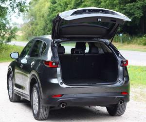 Pelēks Mazda CX-5 2023 Kretinga, ar dzinēja tilpumu 2.49 L un nobraukumu 93 tūkst. km par 22699 €, foto 19 vietnē AUTOMOTO.COM.LV