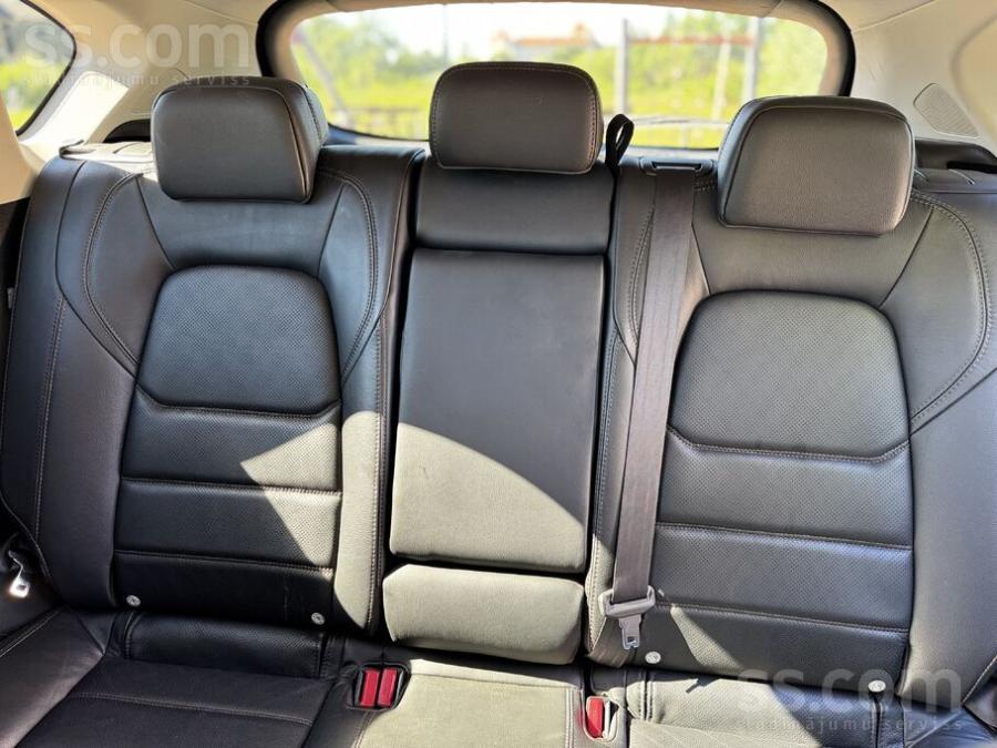 Grey Mazda CX-5 2018 in Bauska, with an engine capacity of 2.20 L and mileage of 169 thousand km for 13490 €, photo 6 on AUTOMOTO.COM.LV