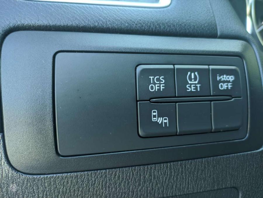 Grey Mazda CX-5 2015 in Kretinga, with an engine capacity of 2.20 L and mileage of 170 thousand km for 7950 €, photo 18 on AUTOMOTO.COM.LV