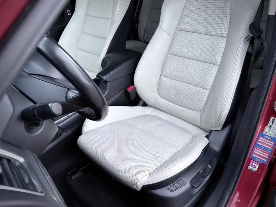 Red Mazda CX-5 2015 in Riga, with an engine capacity of 2.20 L and mileage of 243 thousand km for 8990 €, photo 9 on AUTOMOTO.COM.LV