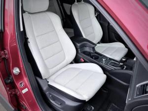 Red Mazda CX-5 2015 in Riga, with an engine capacity of 2.20 L and mileage of 243 thousand km for 8990 €, photo 13 on AUTOMOTO.COM.LV