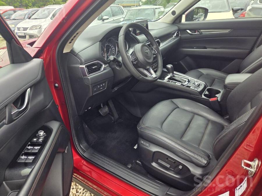 Red Mazda CX-5 2017 in Jelgava, with an engine capacity of 2.50 L and mileage of 0 thousand km for 14800 €, photo 10 on AUTOMOTO.COM.LV