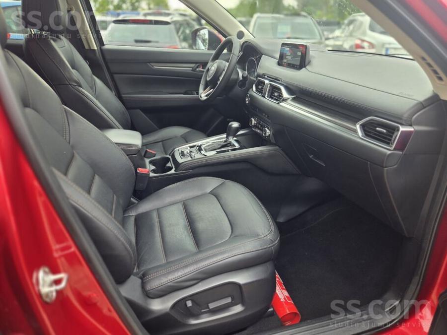Red Mazda CX-5 2017 in Jelgava, with an engine capacity of 2.50 L and mileage of 0 thousand km for 14800 €, photo 13 on AUTOMOTO.COM.LV