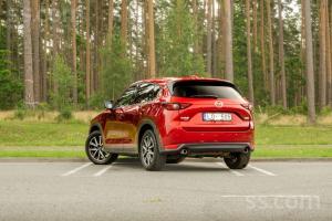 Red Mazda CX-5 2017 in Riga, with an engine capacity of 2.20 L and mileage of 193 thousand km for 14590 €, photo 9 on AUTOMOTO.COM.LV