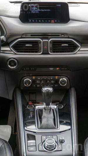 Red Mazda CX-5 2017 in Riga, with an engine capacity of 2.20 L and mileage of 193 thousand km for 14590 €, photo 14 on AUTOMOTO.COM.LV