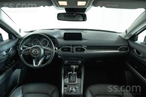 Red Mazda CX-5 2017 in Riga, with an engine capacity of 2.20 L and mileage of 77 thousand km for 16490 €, photo 7 on AUTOMOTO.COM.LV