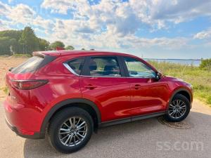 Red Mazda CX-5 2018 in Riga, with an engine capacity of 2.20 L and mileage of 124 thousand km for 18500 €, photo 4 on AUTOMOTO.COM.LV