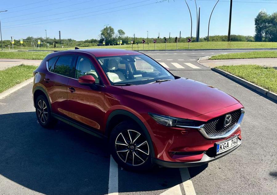 Red Mazda CX-5 2018 in Kaunas, with an engine capacity of 2.00 L and mileage of 145 thousand km for 18499 €, photo 3 on AUTOMOTO.COM.LV