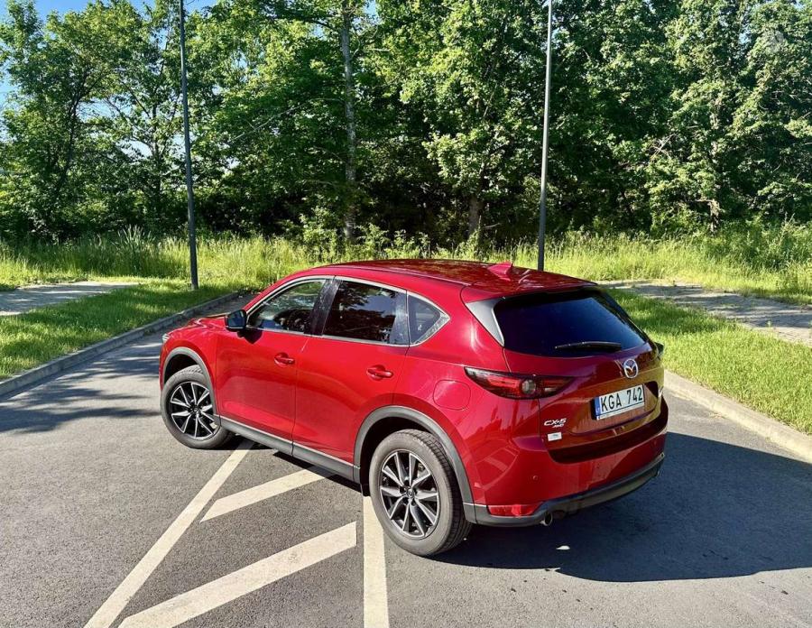 Red Mazda CX-5 2018 in Kaunas, with an engine capacity of 2.00 L and mileage of 145 thousand km for 18499 €, photo 5 on AUTOMOTO.COM.LV