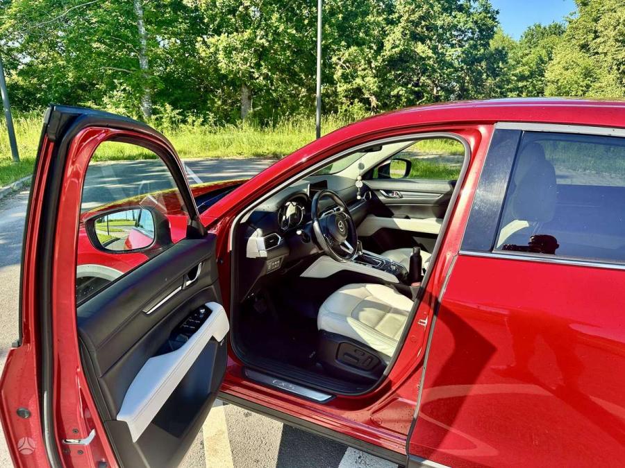 Red Mazda CX-5 2018 in Kaunas, with an engine capacity of 2.00 L and mileage of 145 thousand km for 18499 €, photo 8 on AUTOMOTO.COM.LV