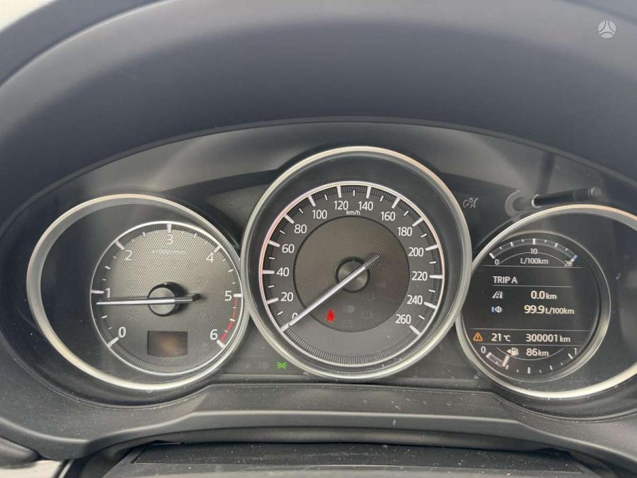 Red Mazda CX-5 2018 in Marijampole, with an engine capacity of 2.19 L and mileage of 300 thousand km for 7400 €, photo 12 on AUTOMOTO.COM.LV