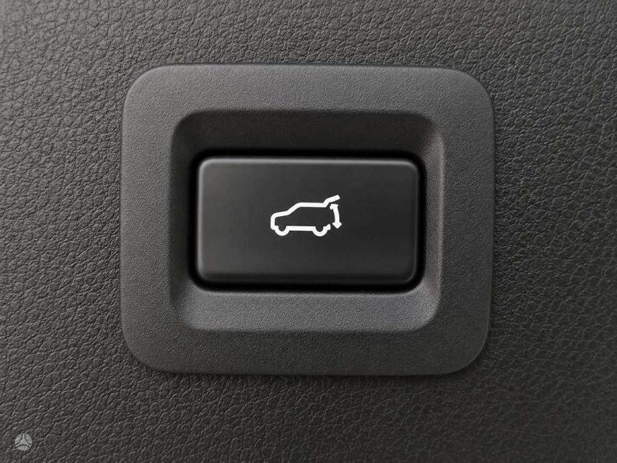 Red Mazda CX-5 2018 in Pakruojis, with an engine capacity of 2.19 L and mileage of 198 thousand km for 12500 €, photo 8 on AUTOMOTO.COM.LV