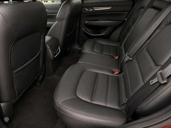 Red Mazda CX-5 2018 in Pakruojis, with an engine capacity of 2.19 L and mileage of 198 thousand km for 12500 €, photo 8 on AUTOMOTO.COM.LV