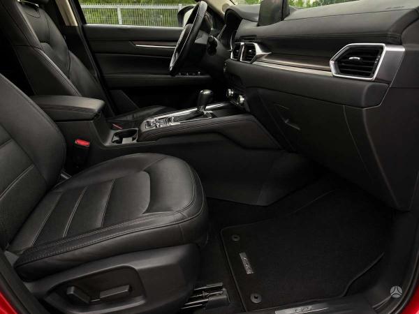 Red Mazda CX-5 2018 in Pakruojis, with an engine capacity of 2.19 L and mileage of 198 thousand km for 12500 €, photo 9 on AUTOMOTO.COM.LV