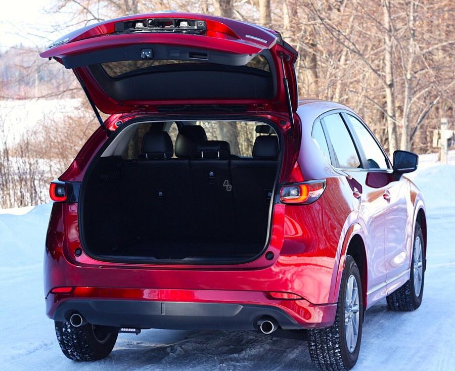 Red Mazda CX-5 2024 in Petrikaiciai, with an engine capacity of 2.50 L and mileage of 28 thousand km for 22999 €, photo 17 on AUTOMOTO.COM.LV