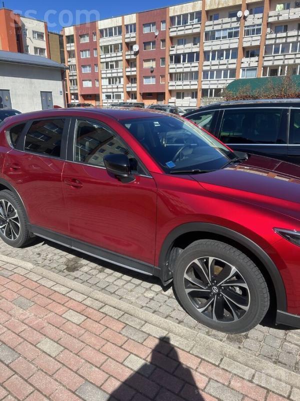 Red Mazda CX-5 2023 in Ventspils, with an engine capacity of 2.50 L and mileage of 15 thousand km for 26000 €, photo 5 on AUTOMOTO.COM.LV