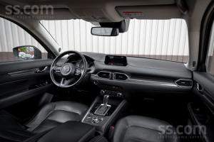 Red Mazda CX-5 2017 in Talsi, with an engine capacity of 2.20 L and mileage of 158 thousand km for 17950 €, photo 9 on AUTOMOTO.COM.LV