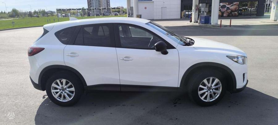 White Mazda CX-5 2012 in Gargzdai, with an engine capacity of 2.19 L and mileage of 204 thousand km for 7000 €, photo 4 on AUTOMOTO.COM.LV