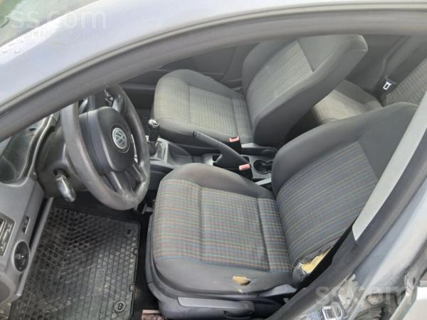 White Mazda CX-5 2012 in Limbazi, with an engine capacity of 2.20 L and mileage of 189 thousand km for 6000 €, photo 5 on AUTOMOTO.COM.LV