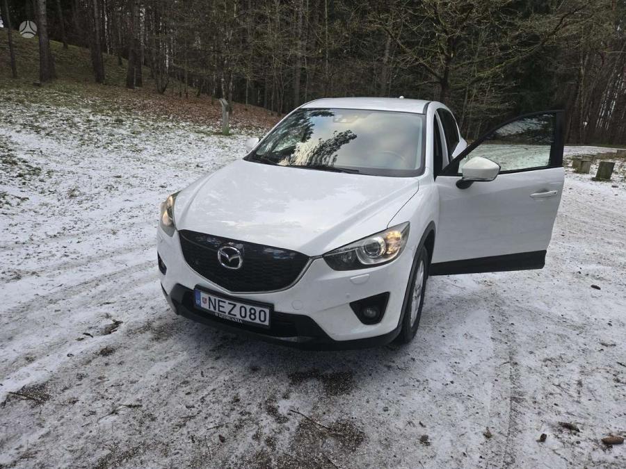 White Mazda CX-5 2013 in Raseiniai, with an engine capacity of 2.19 L and mileage of 19 thousand km for 3700 €, photo 3 on AUTOMOTO.COM.LV