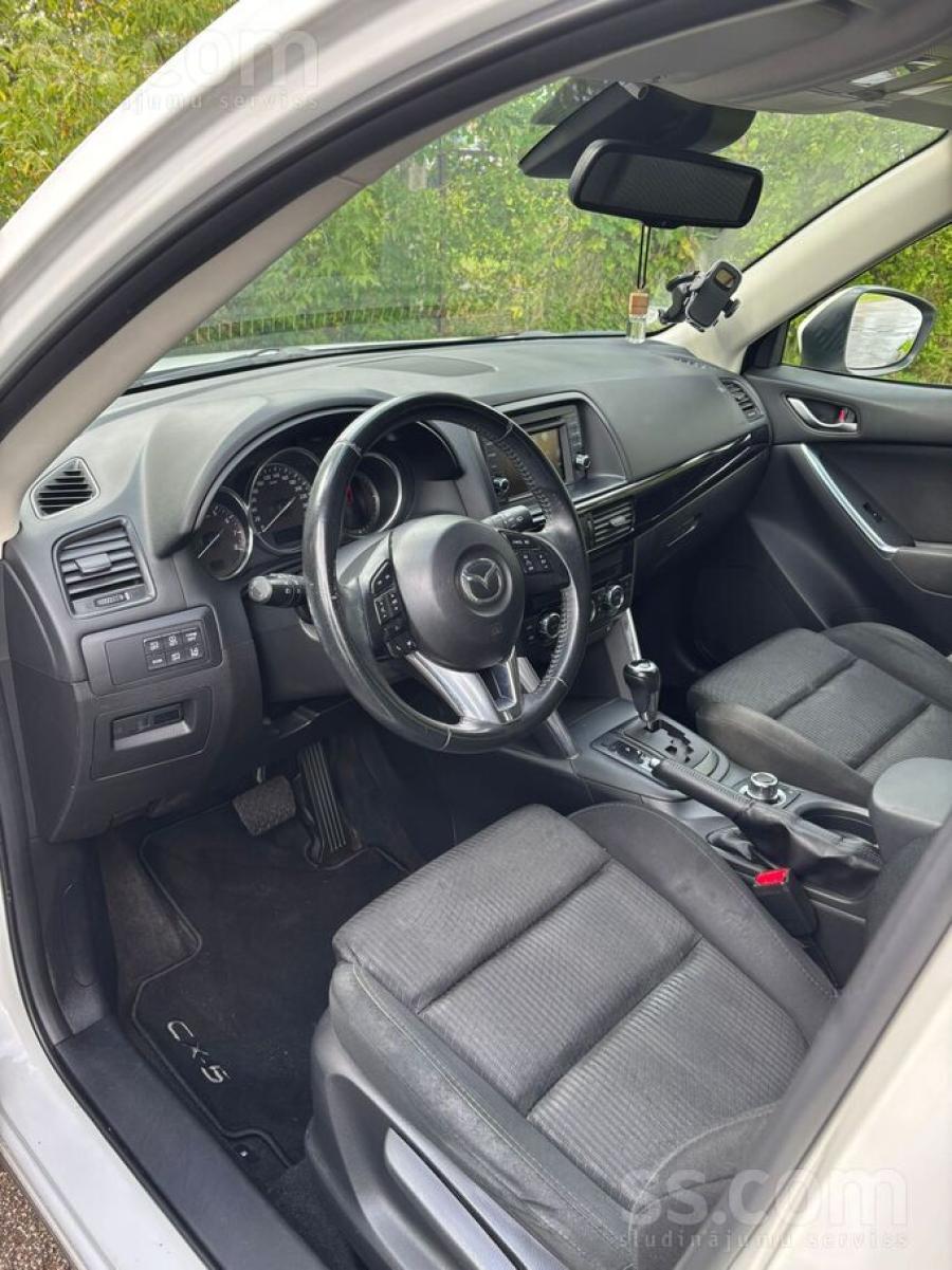 White Mazda CX-5 2013 in Riga, with an engine capacity of 2.00 L and mileage of 177 thousand km for 8600 €, photo 4 on AUTOMOTO.COM.LV