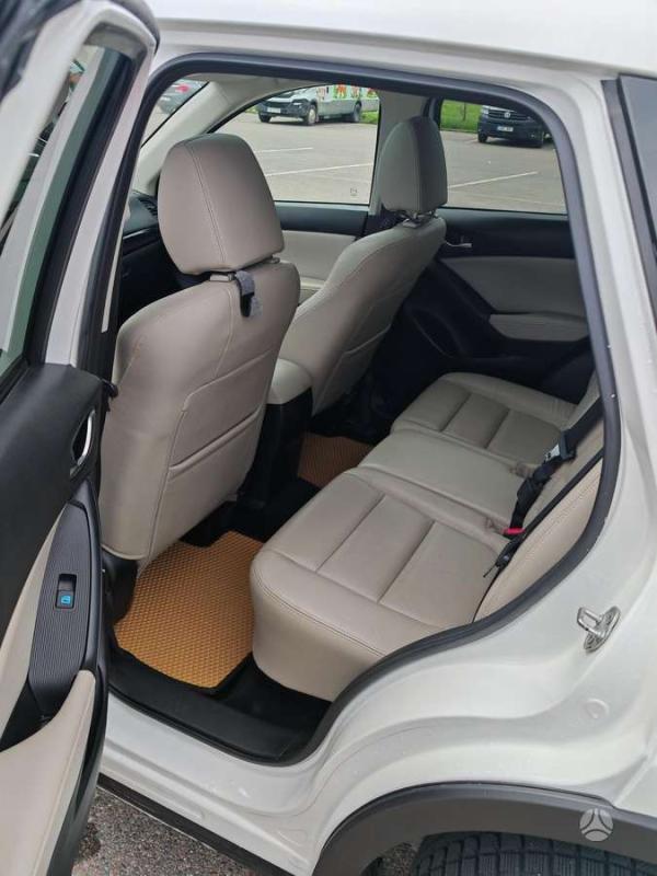 White Mazda CX-5 2013 in Klaipeda, with an engine capacity of 2.00 L and mileage of 210 thousand km for 9500 €, photo 8 on AUTOMOTO.COM.LV