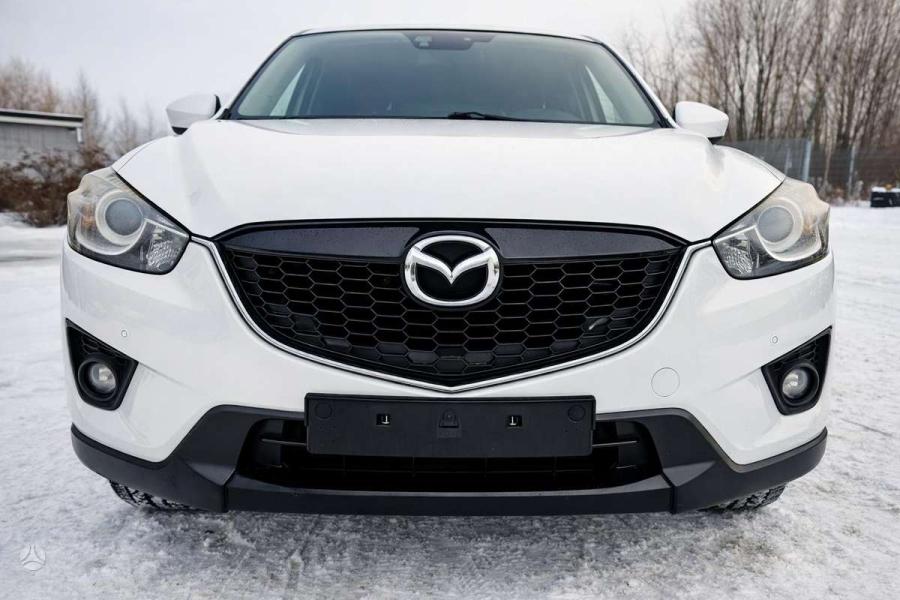 White Mazda CX-5 2014 in Pakruojis, with an engine capacity of 2.19 L and mileage of 204 thousand km for 6800 €, photo 4 on AUTOMOTO.COM.LV
