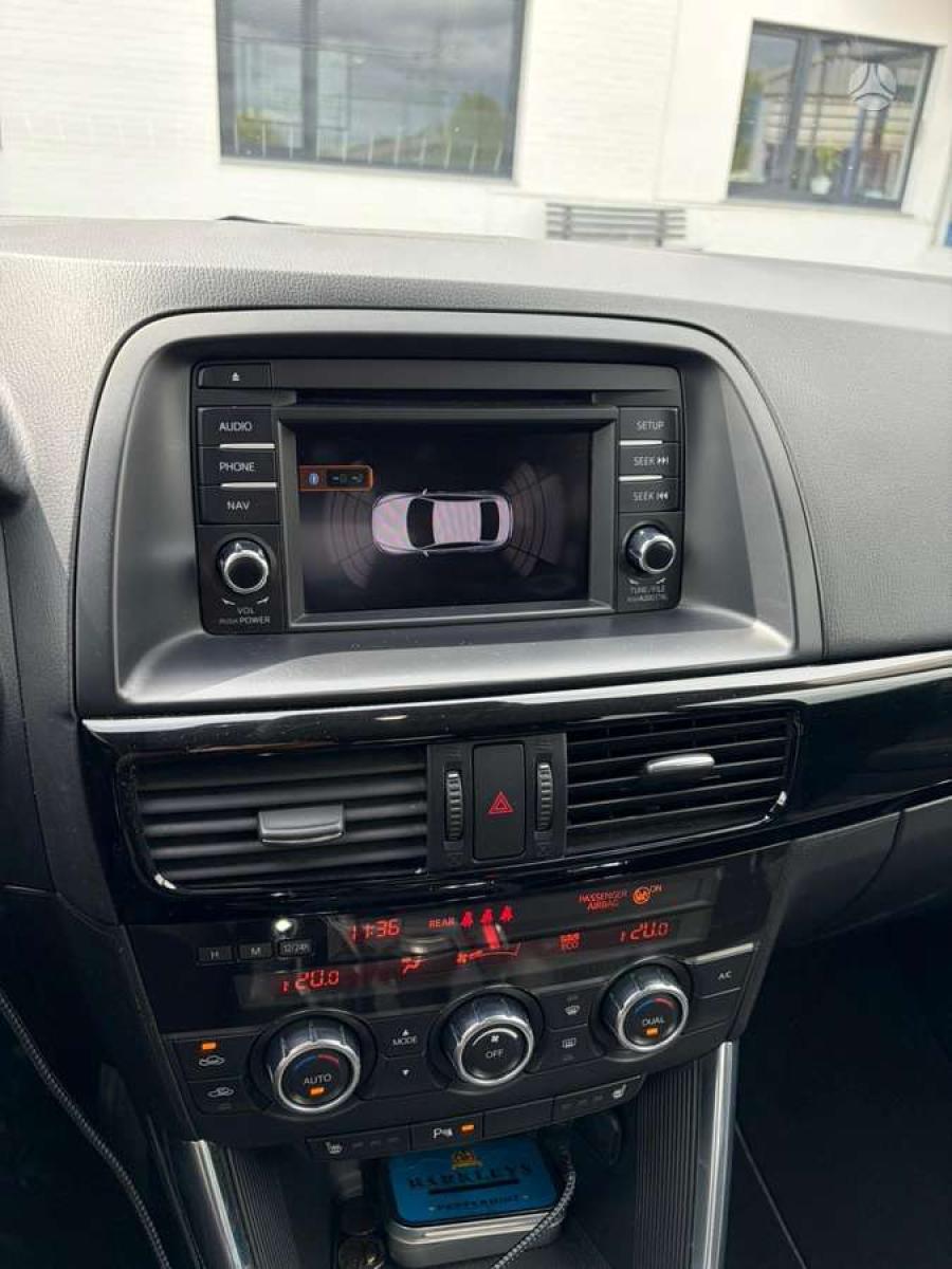 White Mazda CX-5 2014 in Marijampole, with an engine capacity of 2.19 L and mileage of 180 thousand km for 5200 €, photo 7 on AUTOMOTO.COM.LV