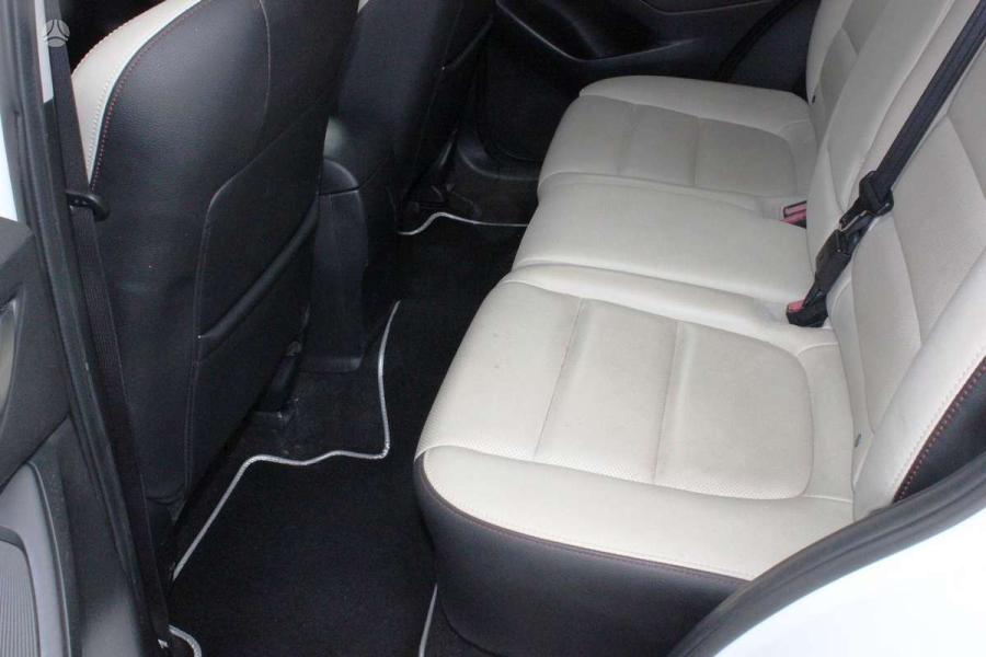White Mazda CX-5 2014 in Panevezys, with an engine capacity of 2.19 L and mileage of 238 thousand km for 7500 €, photo 8 on AUTOMOTO.COM.LV
