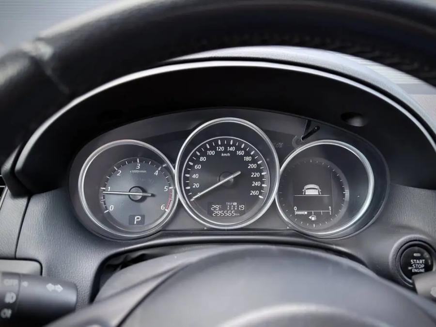 White Mazda CX-5 2014 in Riga, with an engine capacity of 2.20 L and mileage of 296 thousand km for 6495 €, photo 12 on AUTOMOTO.COM.LV