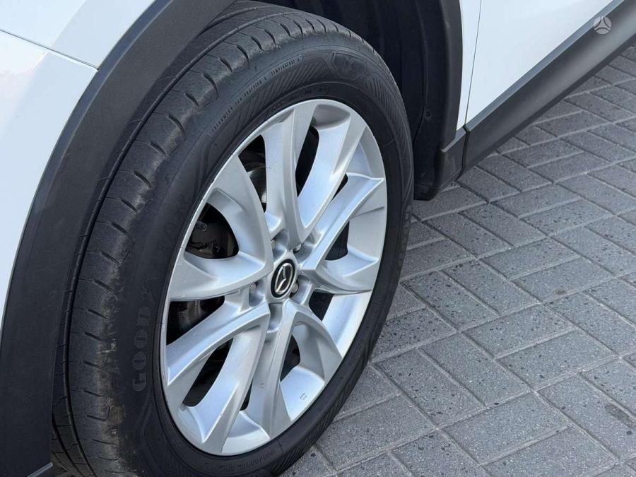White Mazda CX-5 2014 in Taurage, with an engine capacity of 2.19 L and mileage of 250 thousand km for 6700 €, photo 5 on AUTOMOTO.COM.LV