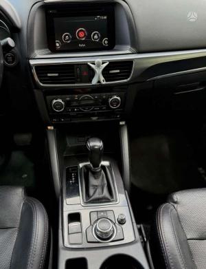 White Mazda CX-5 2015 in Mazeikiai, with an engine capacity of 2.19 L and mileage of 239 thousand km for 10600 €, photo 18 on AUTOMOTO.COM.LV