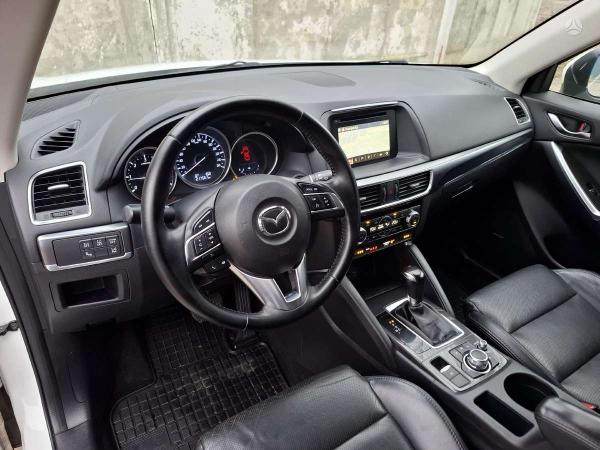 White Mazda CX-5 2016 in Vilnius, with an engine capacity of 2.19 L and mileage of 217 thousand km for 10000 €, photo 3 on AUTOMOTO.COM.LV