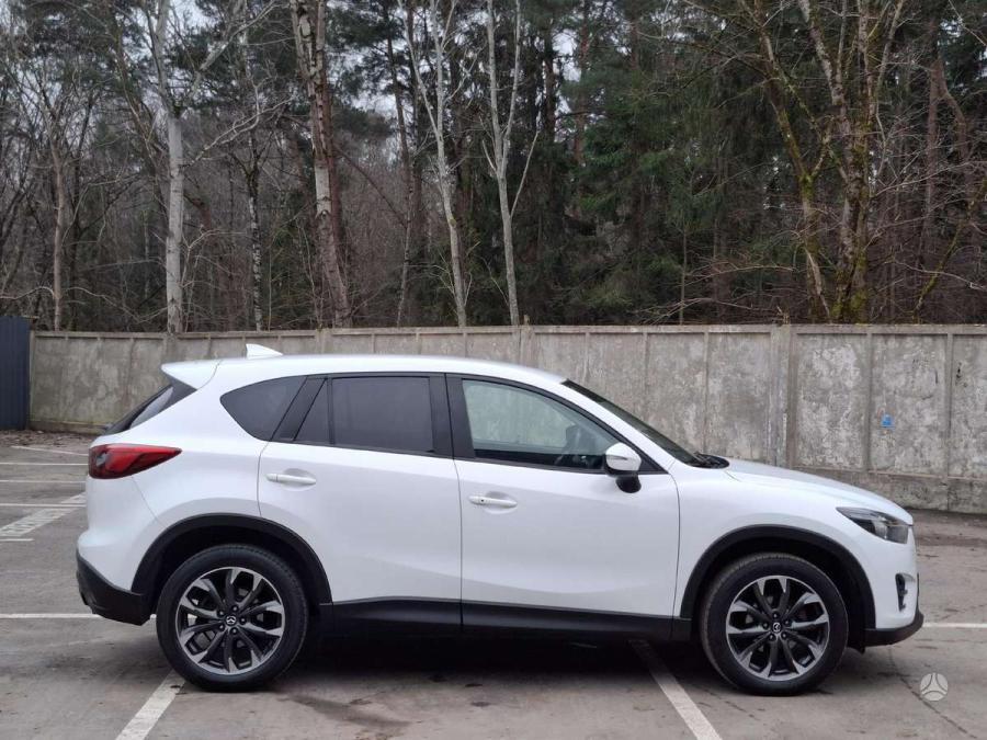 White Mazda CX-5 2016 in Vilnius, with an engine capacity of 2.19 L and mileage of 217 thousand km for 10000 €, photo 6 on AUTOMOTO.COM.LV